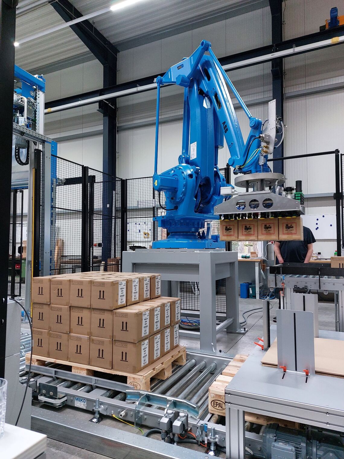 We implement palletizing robot in the inbound process – Arvato
